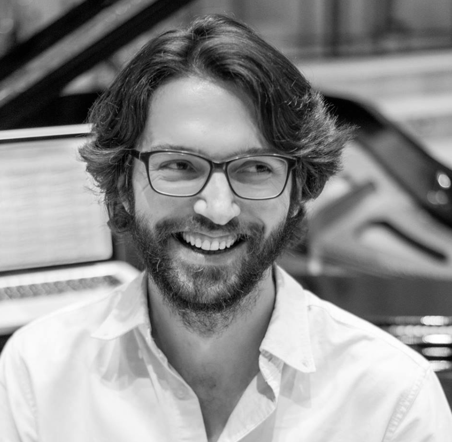 Thomas Hewitt Jones Reinvents Viral Magic with a Sparkling Christmas ...