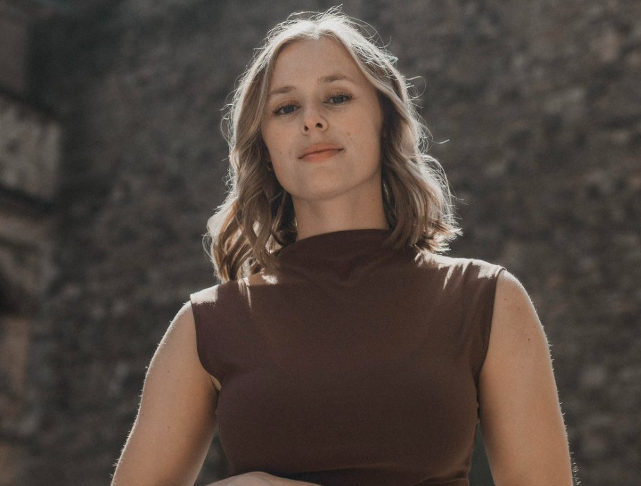 Laura Lucas Walks the Fragile Line Between Holding On and Moving ...